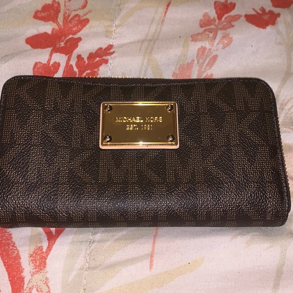 Michael Kors | Bags | Michael Kors Signature Wallet Used Once | Poshmark